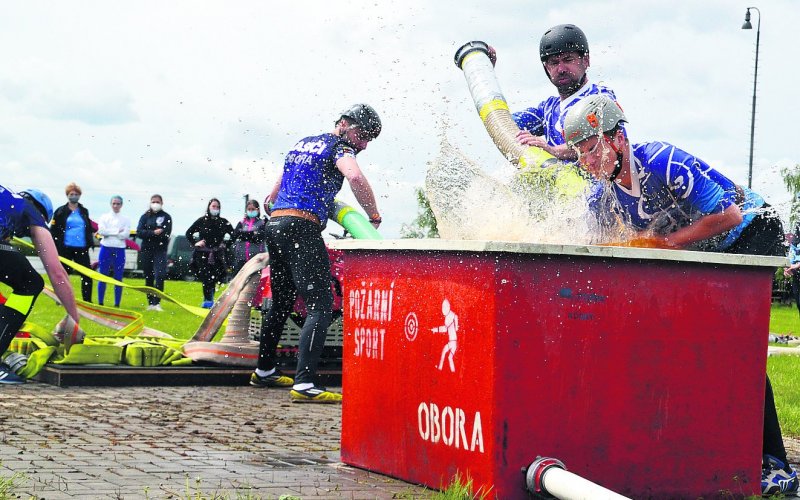 Hasiči z Obory postupují do krajského kola požárního sportu | OHŘE MEDIA Hasiči z Obory postupují do krajského kola požárního sportu | OHŘE MEDIA
